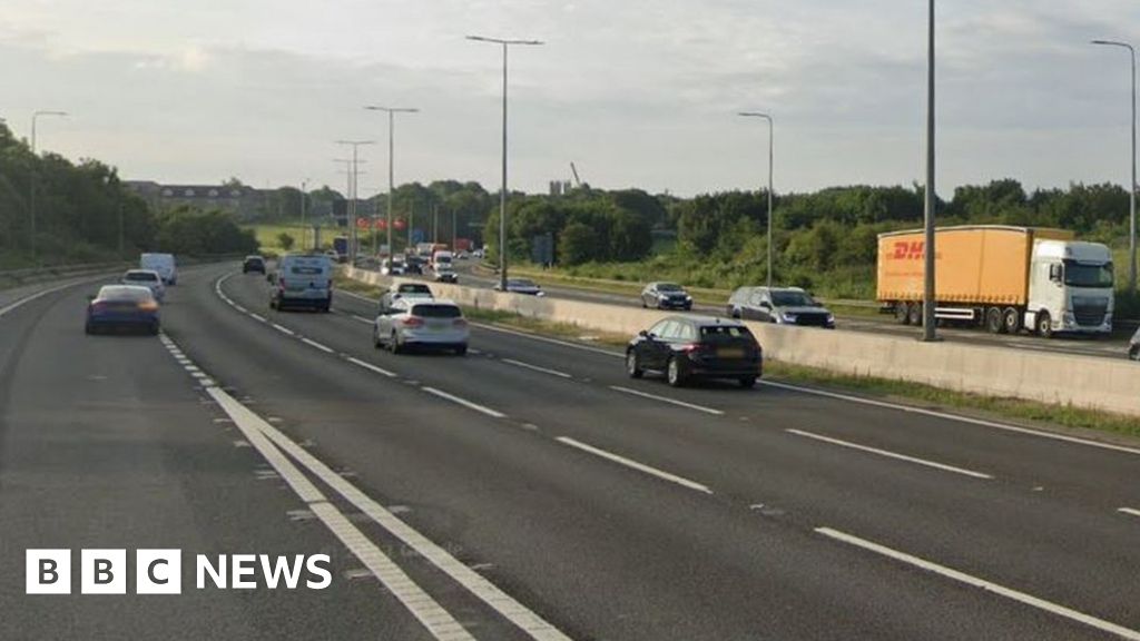 M62 drivers warned of closures for 10-week resurfacing works - BBC News