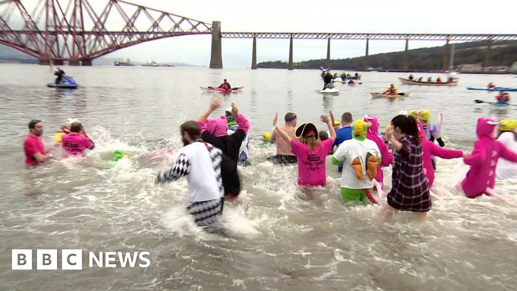 The traditional New Year's Day Loony Dook in the Forth - BBC News