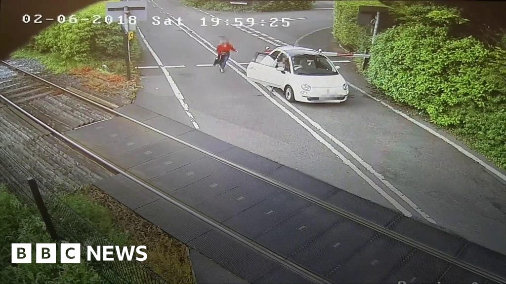 Translink warning after CCTV shows level crossing near misses