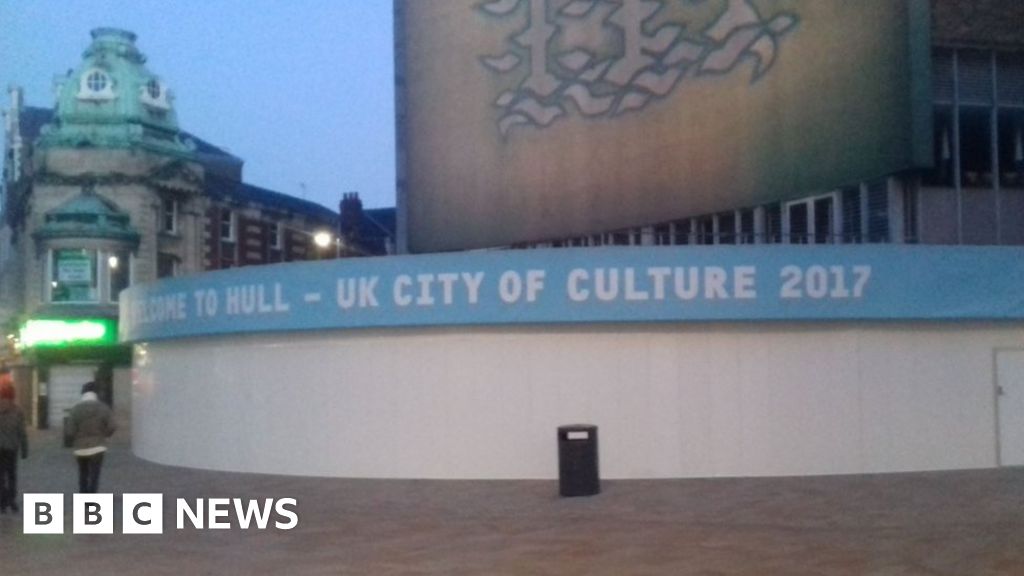 Asbestos exposed at Hull landmark BHS building - BBC News