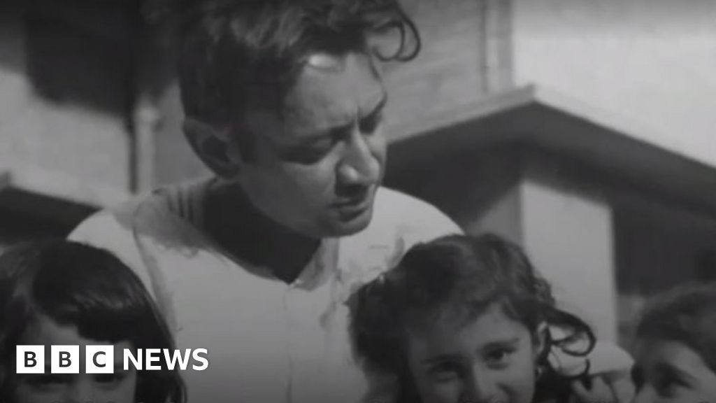 Manto: The author who marked the madness of partition - BBC News