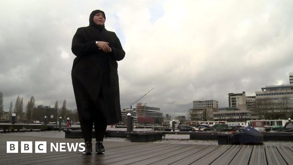 The Dutch-Moroccans at the centre of an election campaign - BBC News