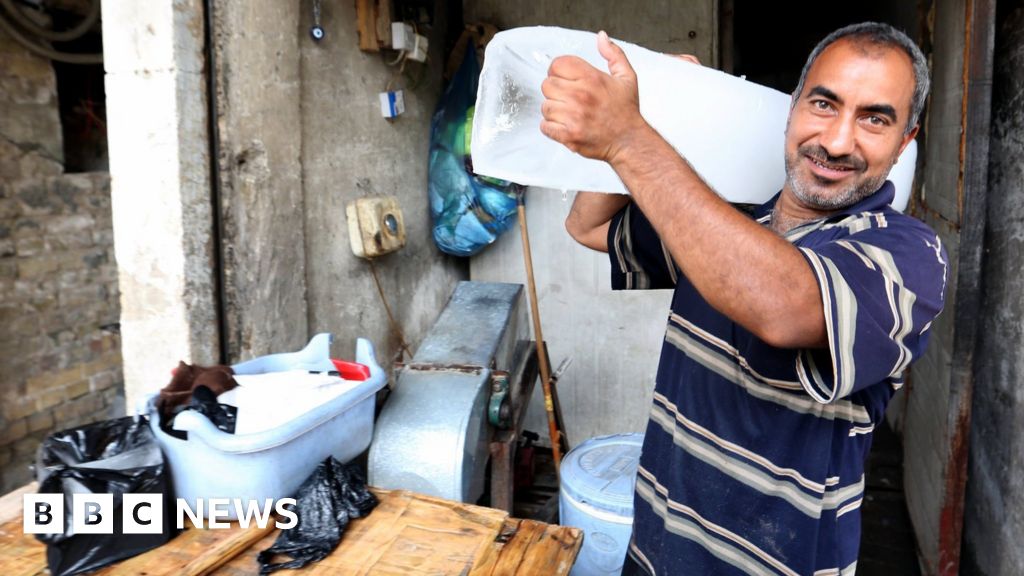 Iraqi government staff told to down tools in heatwave