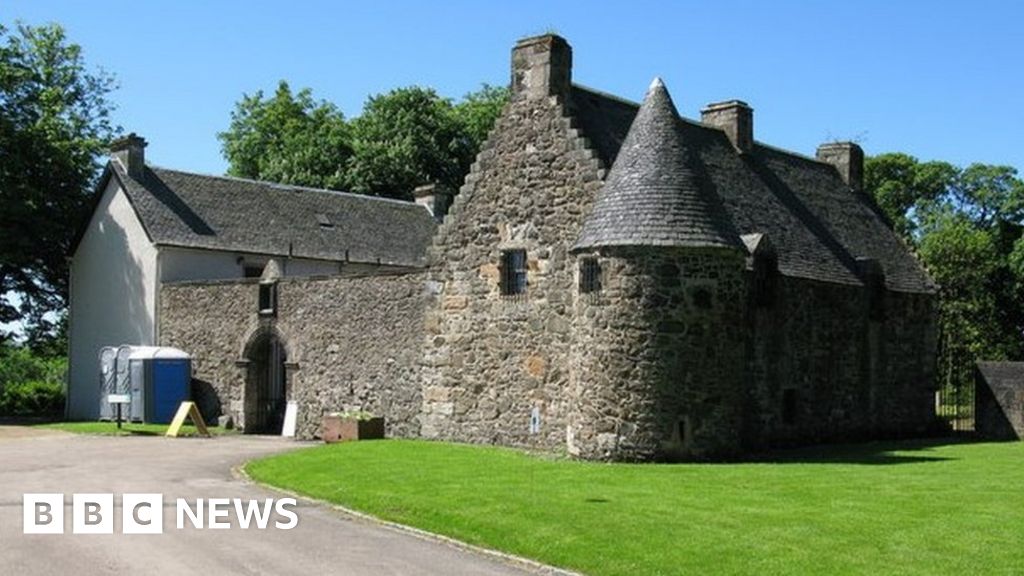 Historic Provanhall House set for £500,000 revamp - BBC News