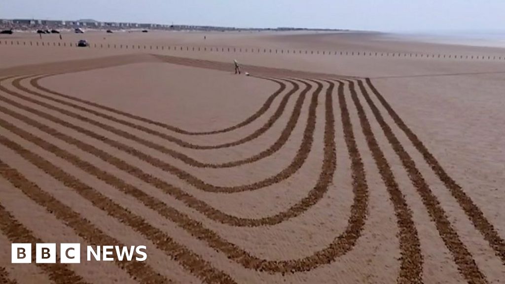 A day in the life of a sand artist - BBC News