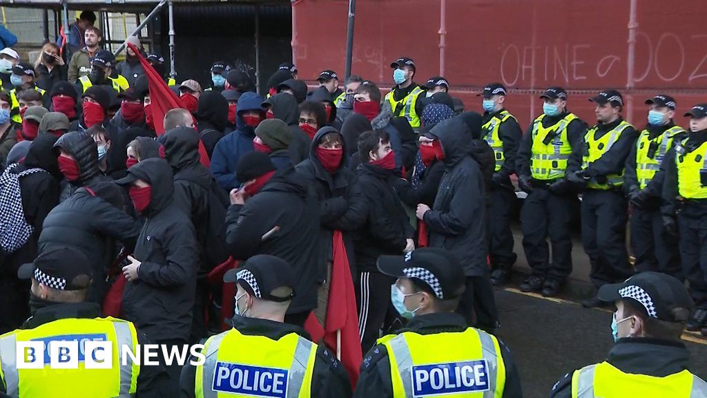 COP26: Police praise 'good natured' marchers in Glasgow - BBC News