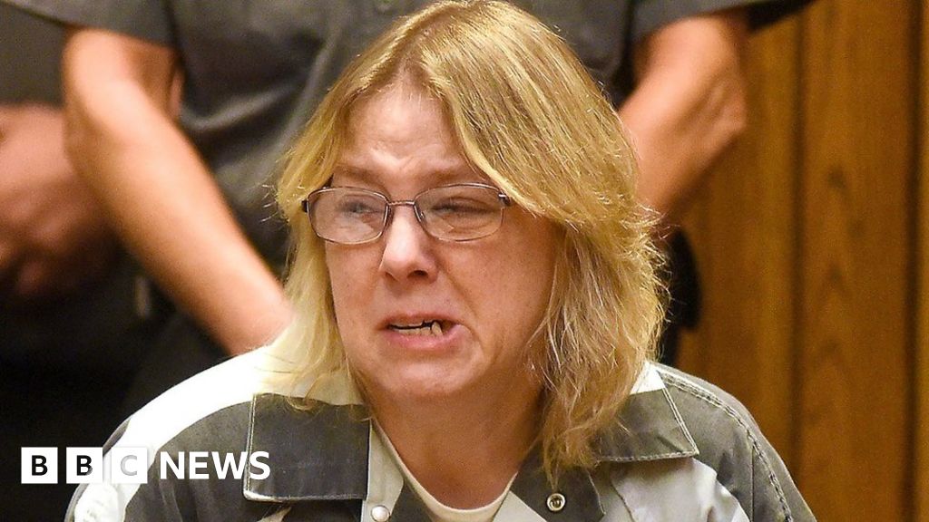 Prison worker gets seven-year term for aiding escape - BBC News