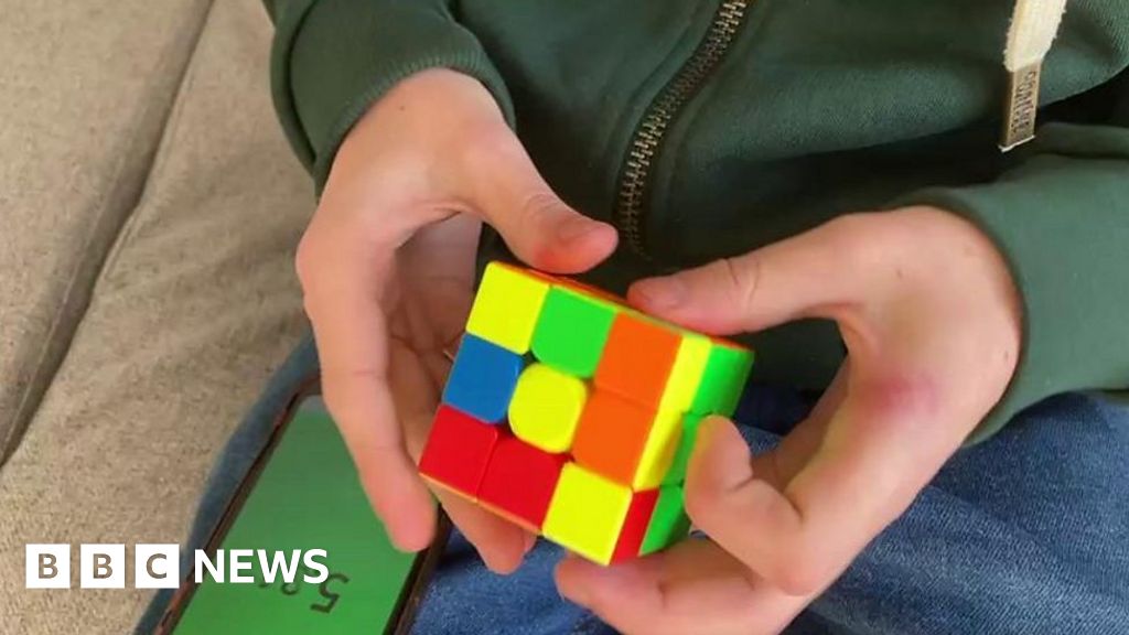 Portsmouth man sets new record for blindfolded Rubik's Cube challenge ...