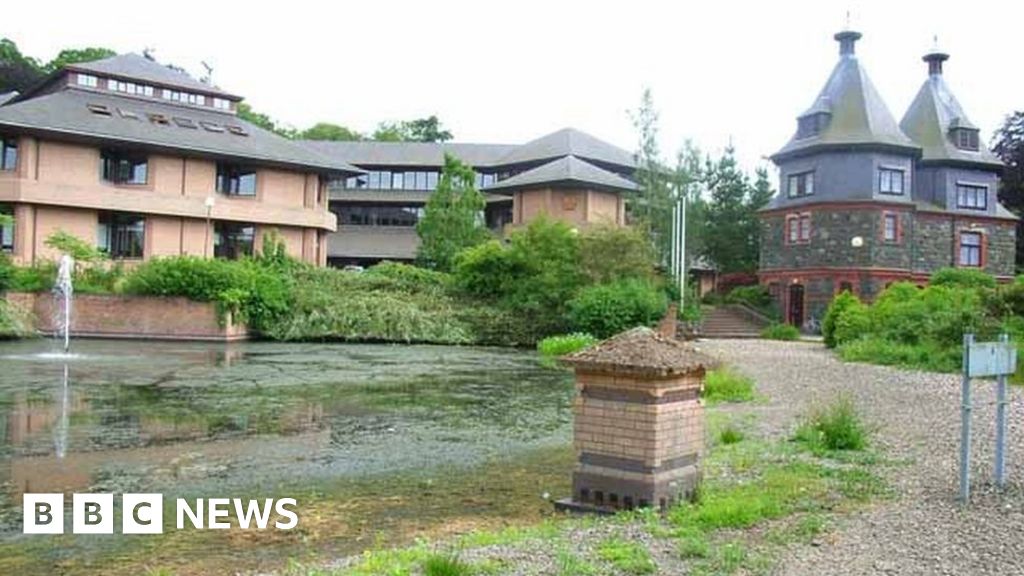 Powys school services pose 'significant concern' - BBC News