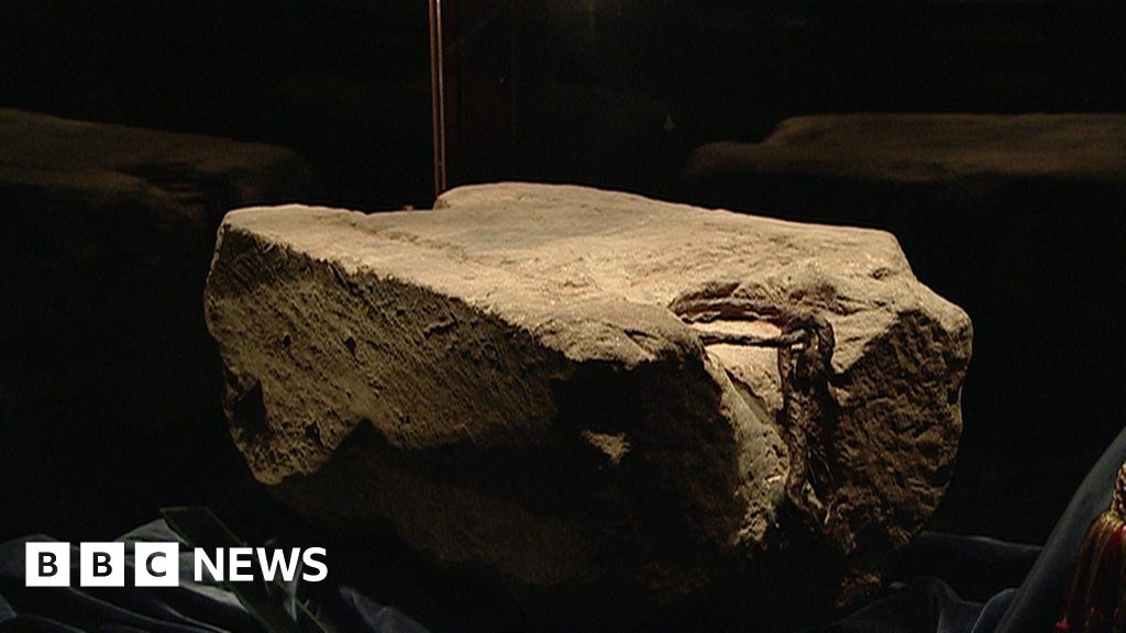 20 years on from the Stone of Destiny's returns to Scotland - BBC News