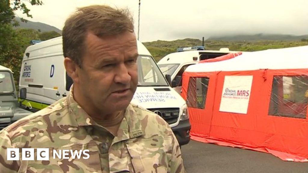 Snowdonia RAF helicopter fire: Investigators 'assessing scene' - BBC News