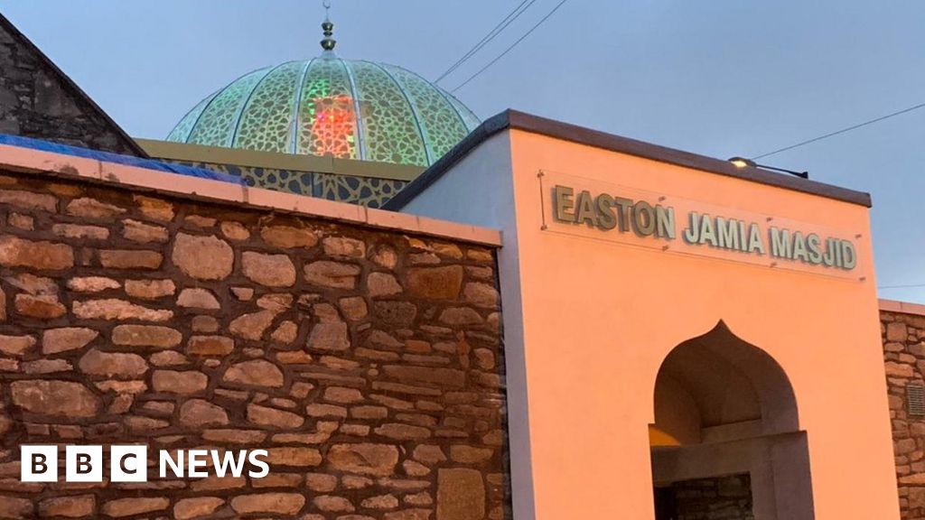 Bristol mosque opens space for women in time for Eid - BBC News