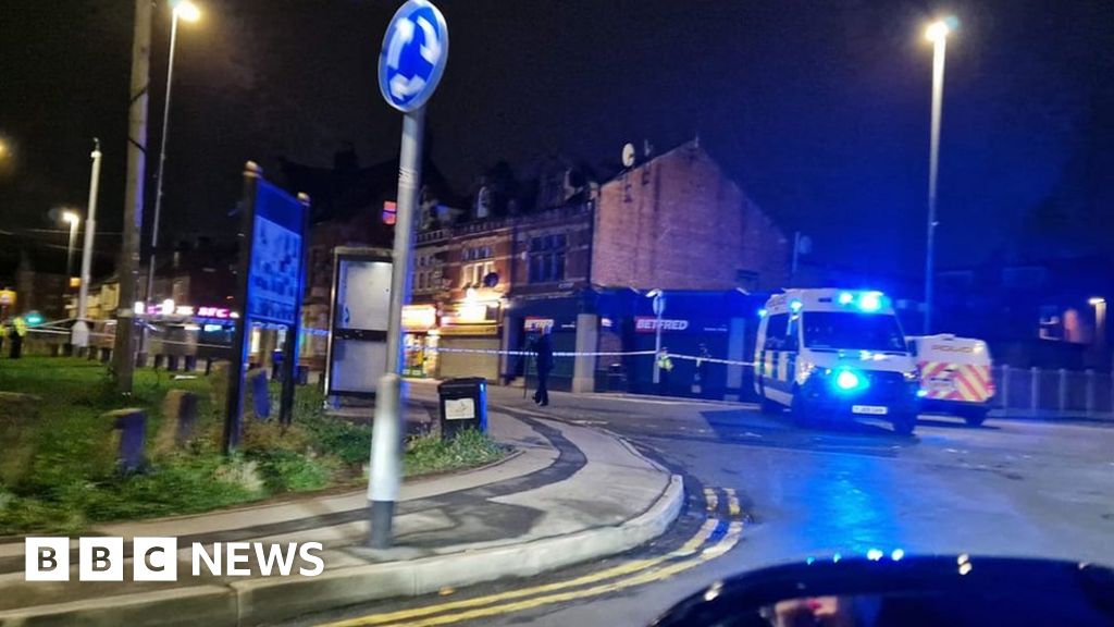 Man suffers serious leg injury in Leeds machete attack