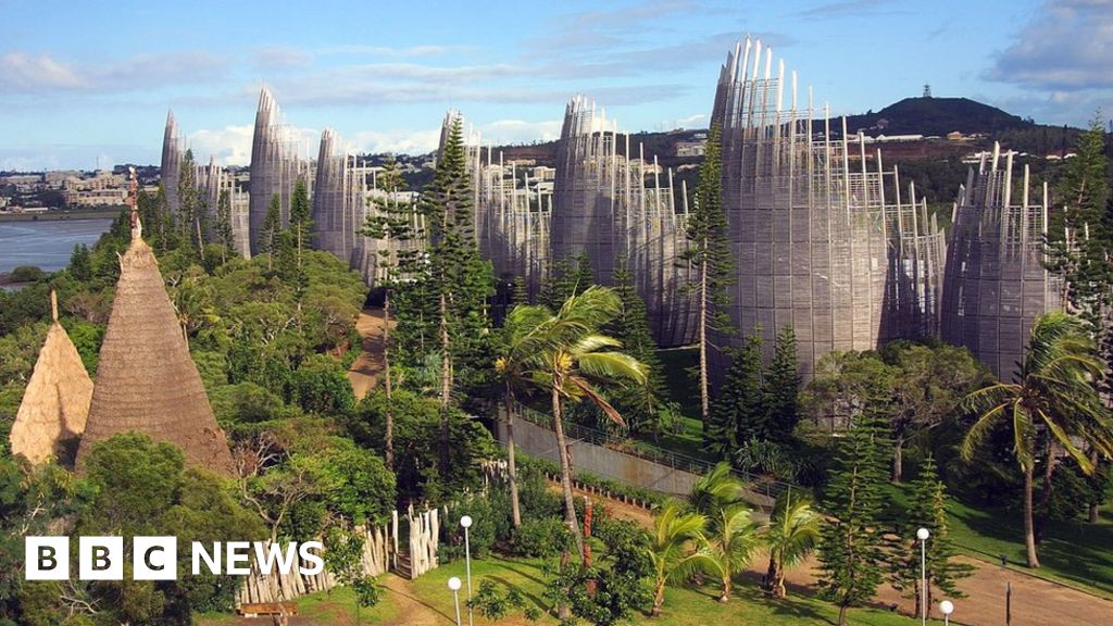France plans New Caledonia self-rule referendum in 2018 - BBC News