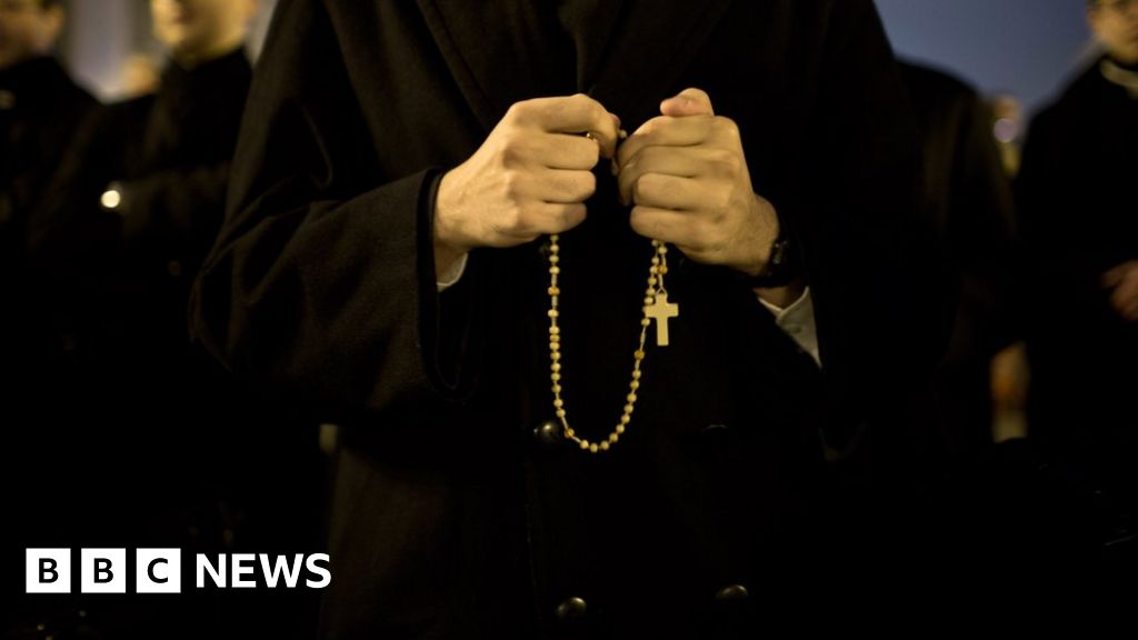 Dublin priest steps aside following historical complaint - BBC News