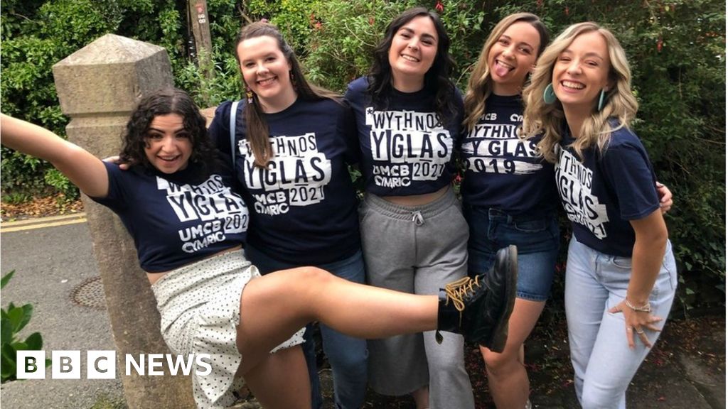 Covid: Students urged to get vaccine in freshers' week