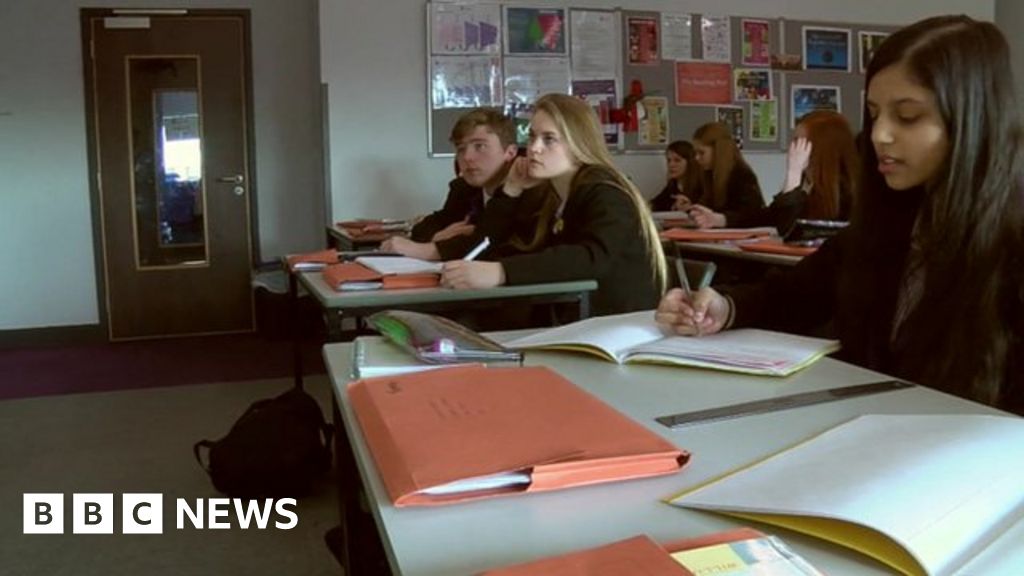 Schools ranked by GCSEs for final time - BBC News