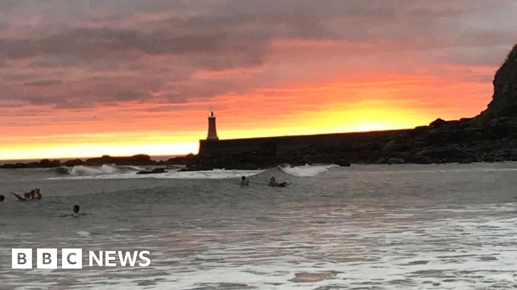 Woman rescued from Tynemouth rip current by swimmers - BBC News