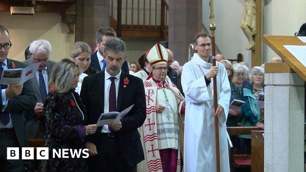 Isle of Man church's new cathedral status marked in celebration - BBC News