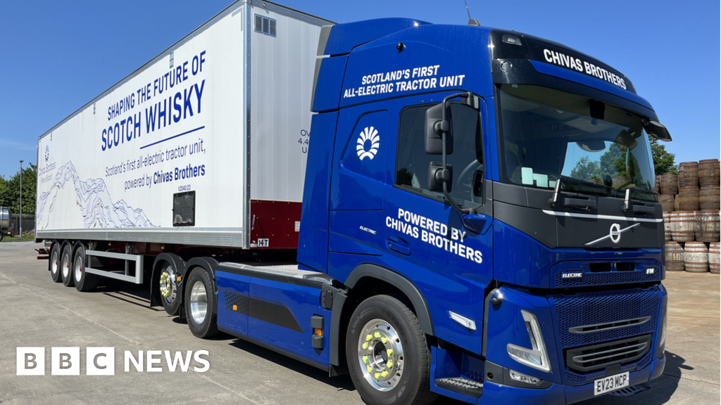 Scotland's first electric HGV starts making trips - BBC News