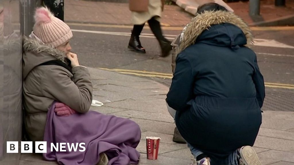 'I understand what it's like to be homeless' - BBC News