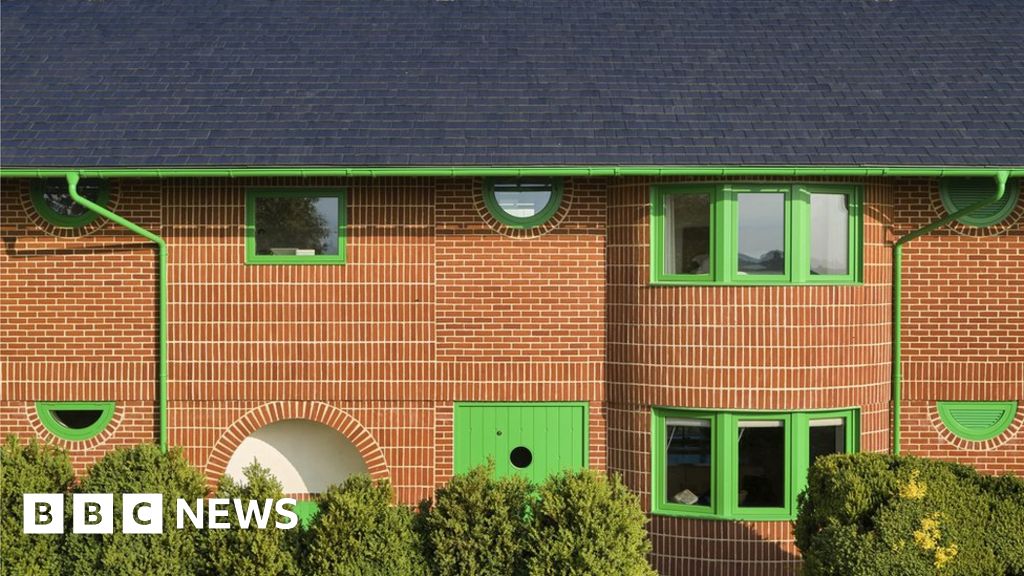 'Eccentric' home wins House of the Year award - BBC News