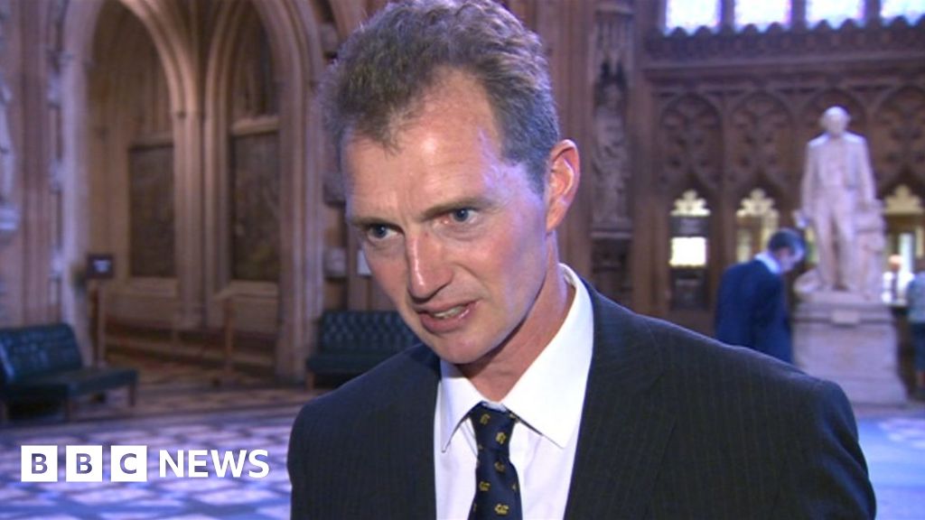 Senior Welsh Tory MP against compulsory assembly voting - BBC News