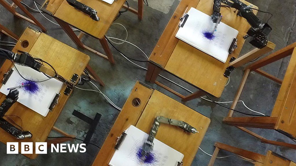 The robots attending arts class - BBC News