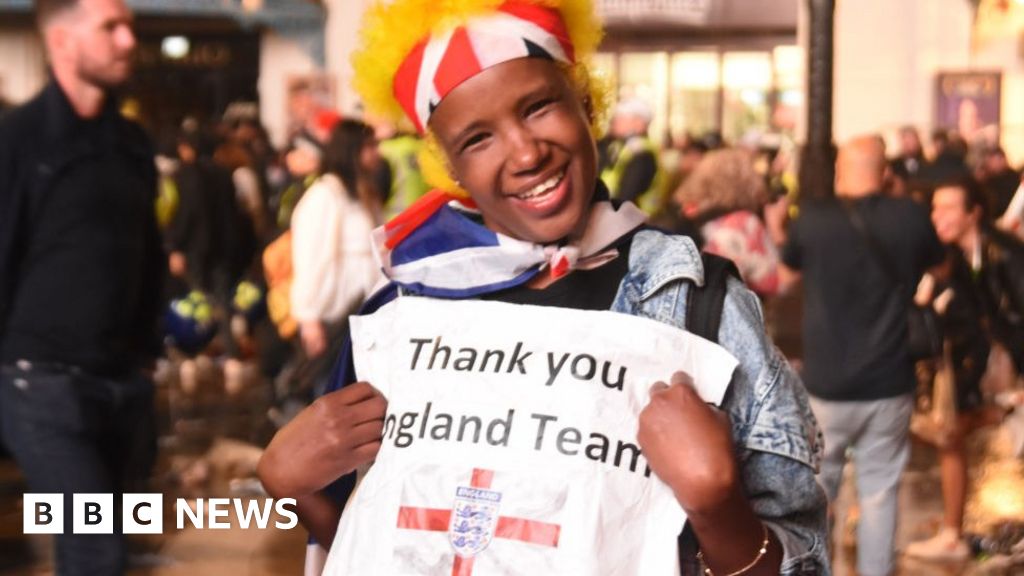 Pictures: Reactions to England's loss - BBC News