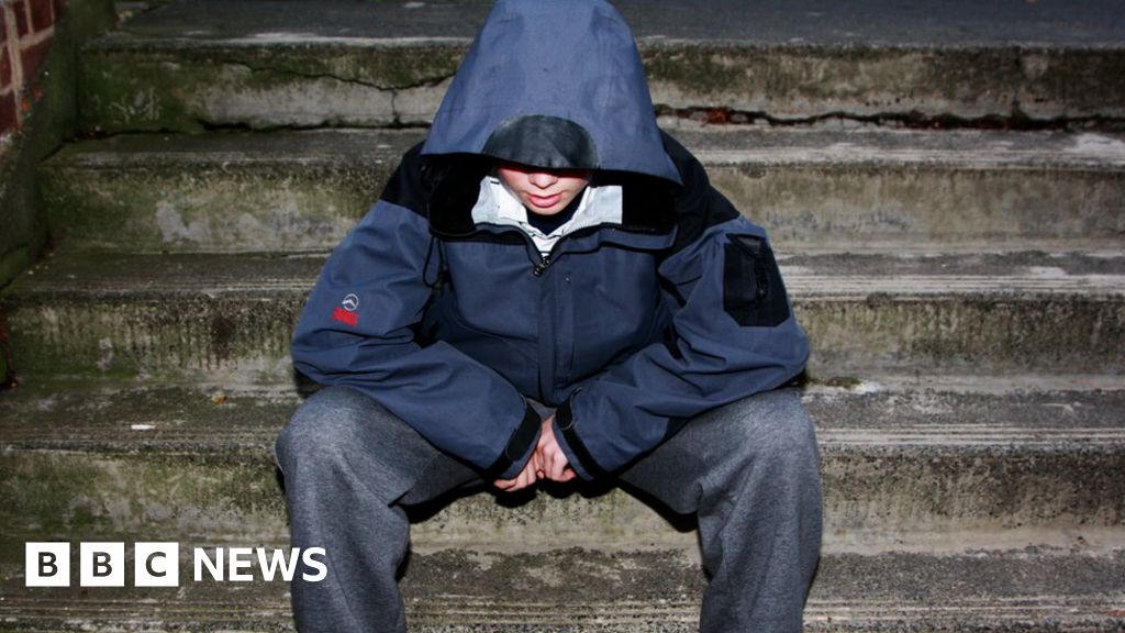 Child exploitation tackled by social workers in schools - BBC News