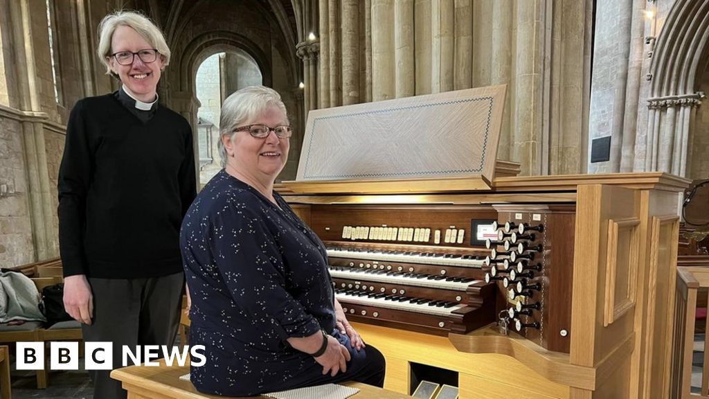 Pershore Abbey's new £800K pipe organ 'a work of art' - BBC News