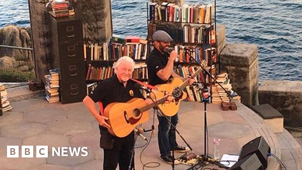 Harry Glasson: Songwriter's 'pride' when people sing his songs - BBC News