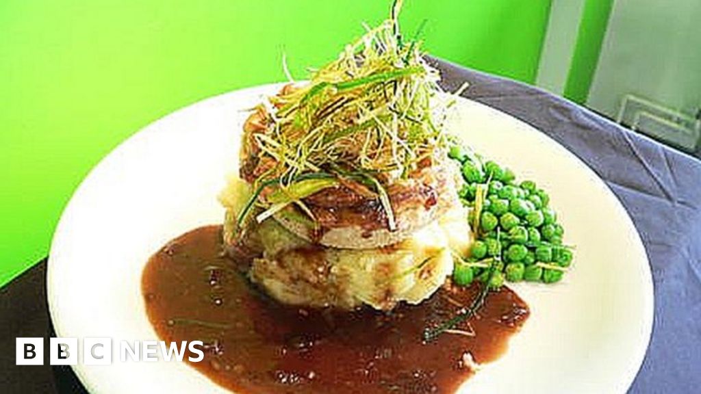 Meat-free menu for Forest Green Rovers football fans - BBC News