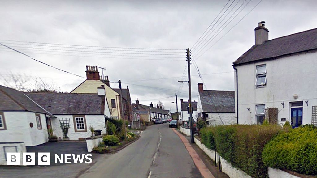 Man with teeth missing sought after driver dispute in Dunscore - BBC News