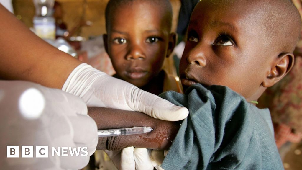 Meningitis jab in Africa a 'stunning success' - BBC News