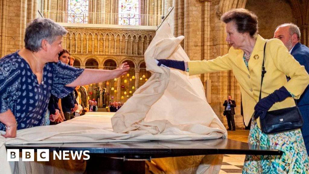 Princess Anne unveils jubilee ancient tree table at Ely Cathedral - BBC ...