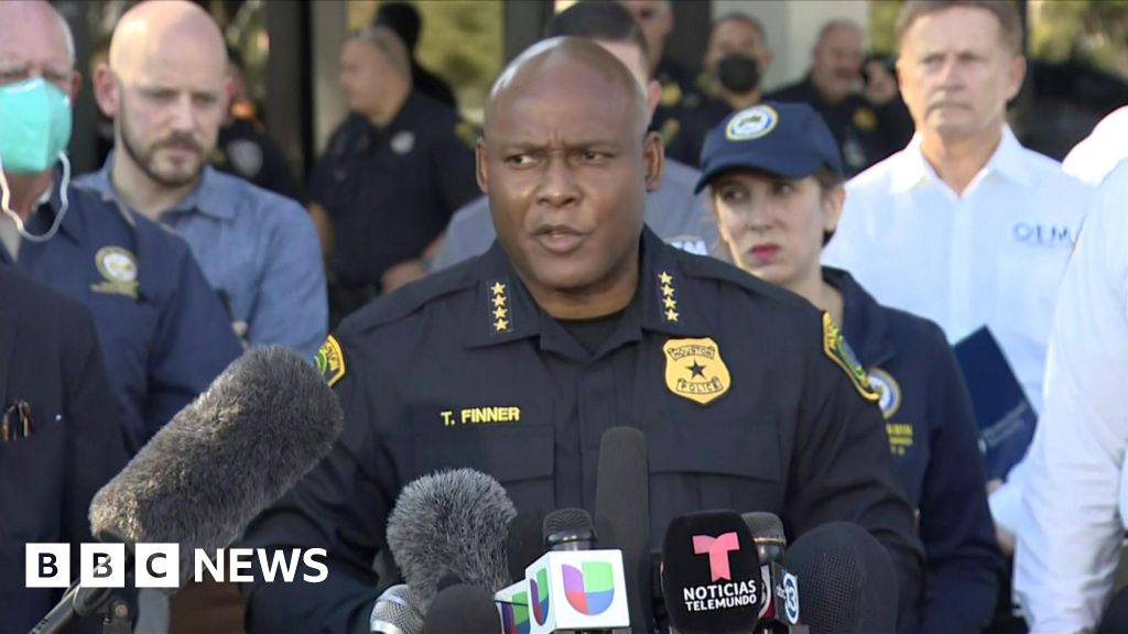 Astroworld security officer 'felt a prick in his neck' - BBC News
