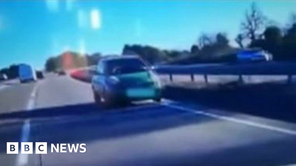 Car filmed going in wrong direction on A14 near Ipswich - BBC News