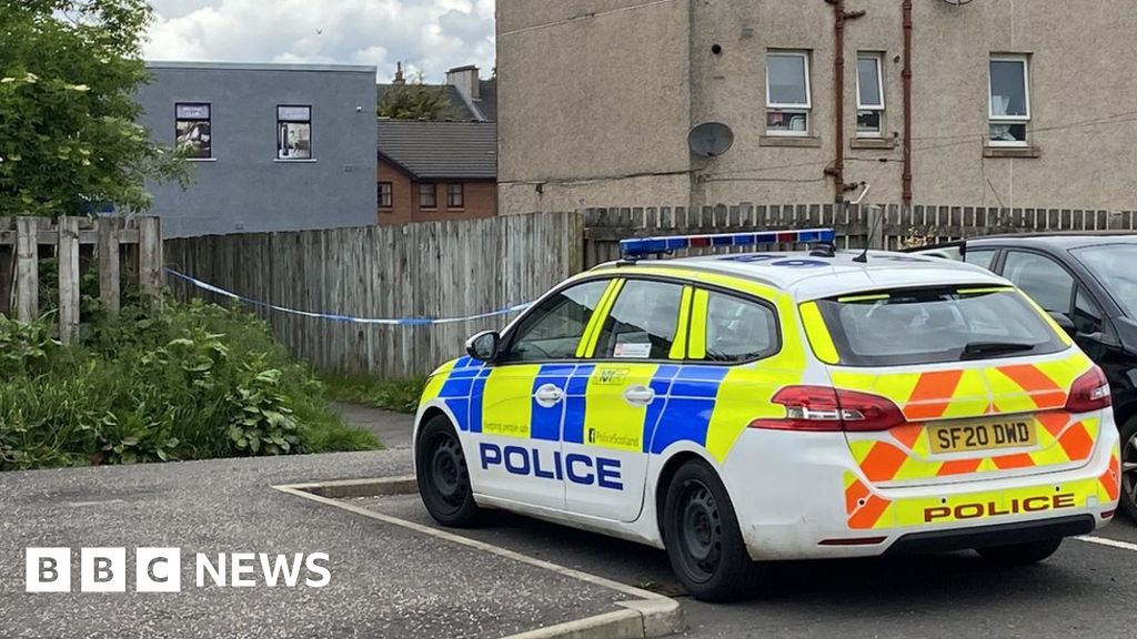Arrest after man dies and woman seriously injured in Johnstone - BBC News