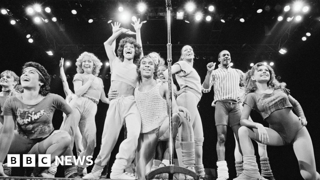 Fame cast members reunite for Birmingham anniversary concerts - BBC News