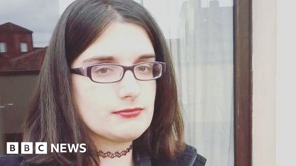 Spain convicts woman for tweeting jokes about Eta bomb victim - BBC News