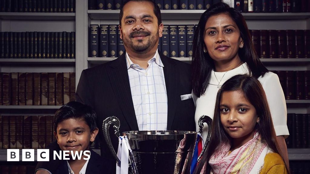 Mother intervenes in Child Genius final - BBC News