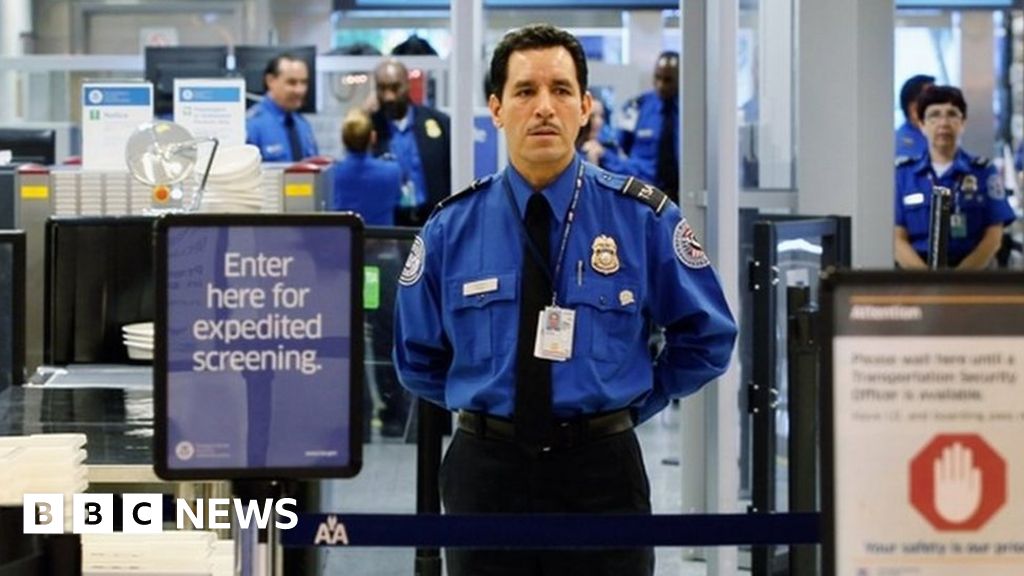 US airport security's 'Quiet Skies' programme tracks passengers - BBC News