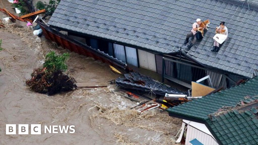 Japan floods leave thousands homeless - BBC News