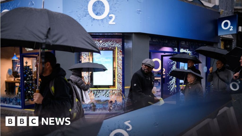 O2 'to seek millions' in damages over data outage - BBC News