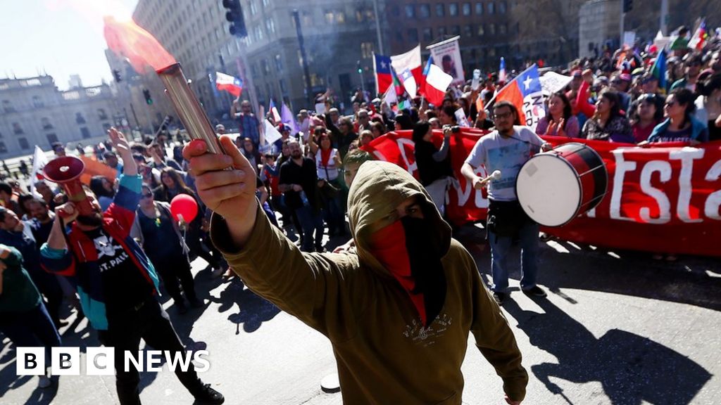 Chileans protest against Pinochet-era private pension scheme - BBC News