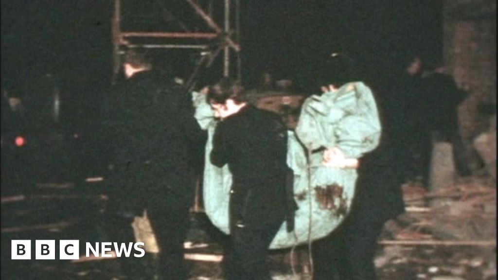 Birmingham pub bombings: Demand for inquest - BBC News