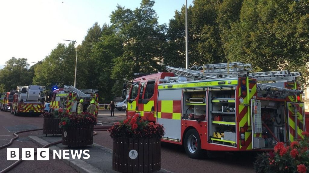 Crews called to Cardiff City Hall fire