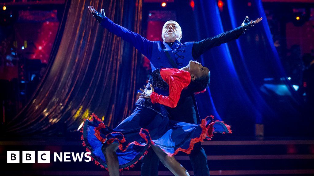 Strictly: Why are South African dancers so popular? - BBC News