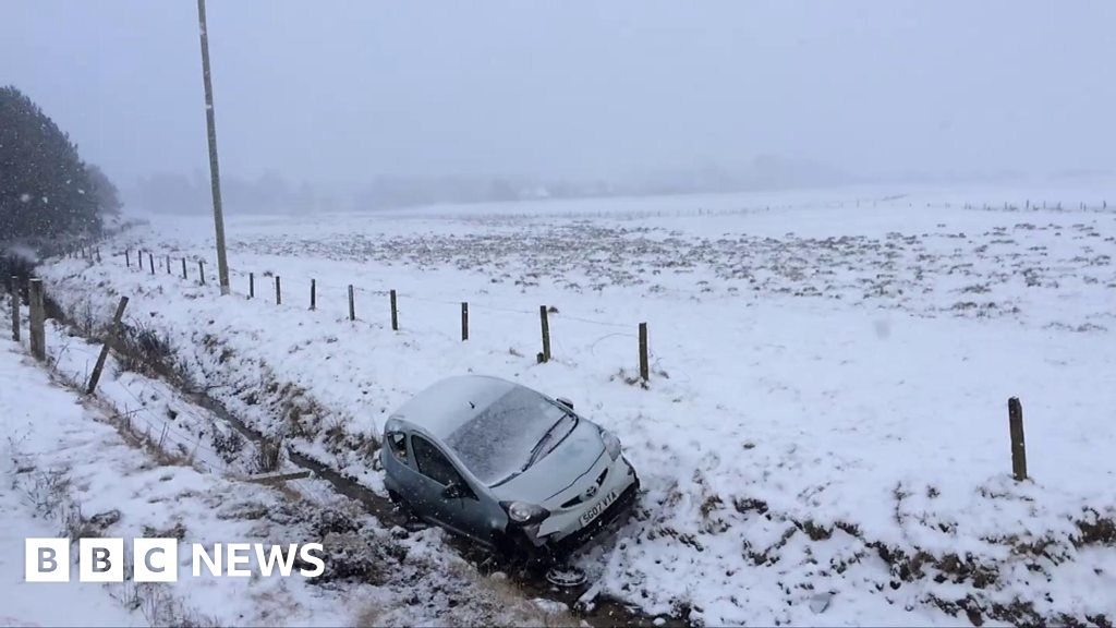 UK weather: Snow causes transport chaos - BBC News